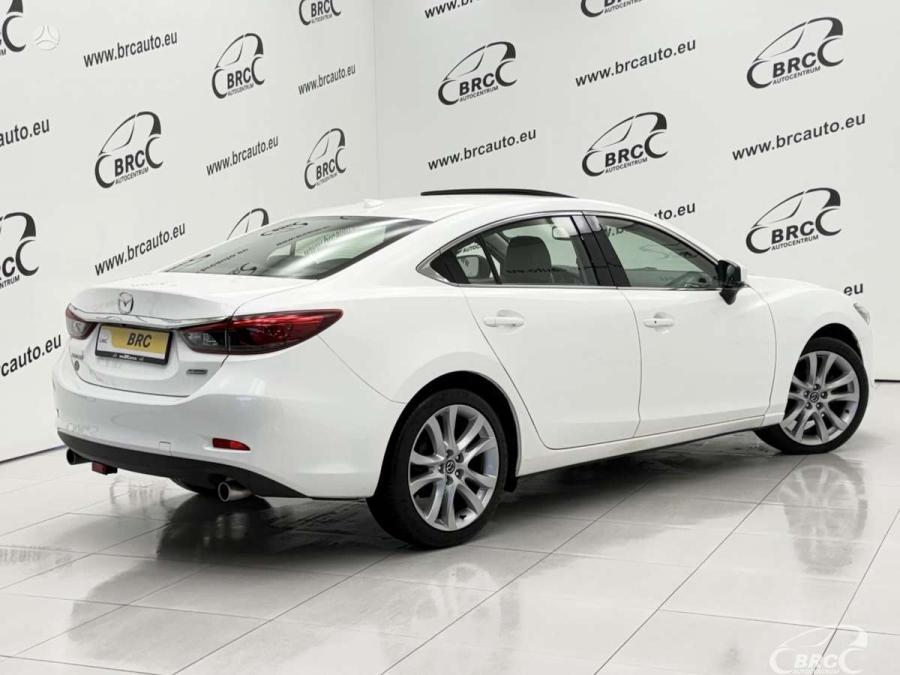 White Mazda 6 2017 in Vilnius, with an engine capacity of 2.49 L and mileage of 126 thousand km for 8900 €, photo 4 on AUTOMOTO.COM.LV