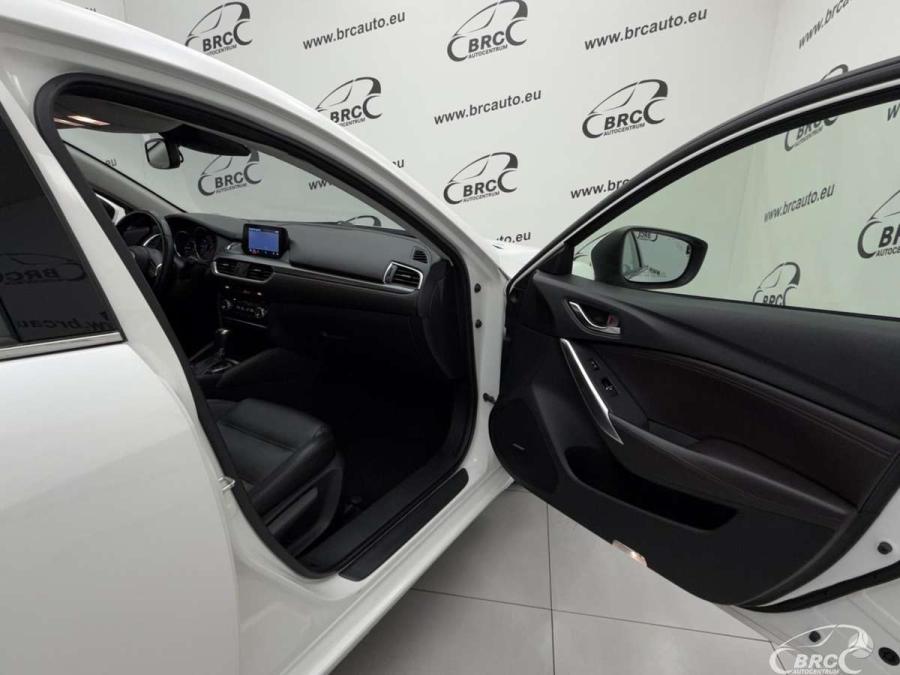White Mazda 6 2017 in Vilnius, with an engine capacity of 2.49 L and mileage of 126 thousand km for 8900 €, photo 10 on AUTOMOTO.COM.LV
