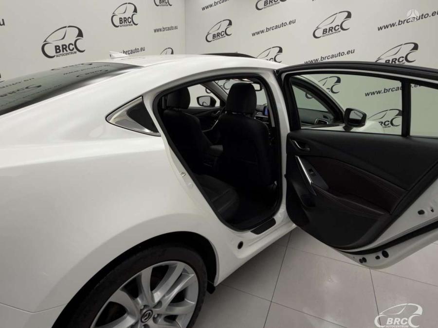 White Mazda 6 2017 in Vilnius, with an engine capacity of 2.49 L and mileage of 126 thousand km for 8900 €, photo 15 on AUTOMOTO.COM.LV