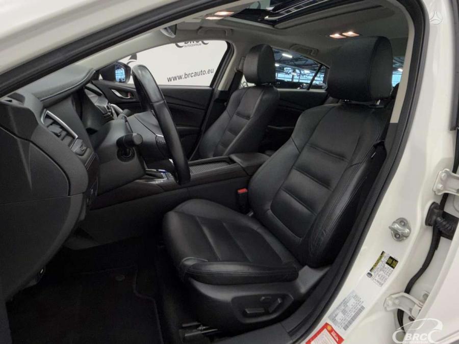 White Mazda 6 2017 in Vilnius, with an engine capacity of 2.49 L and mileage of 126 thousand km for 8900 €, photo 25 on AUTOMOTO.COM.LV