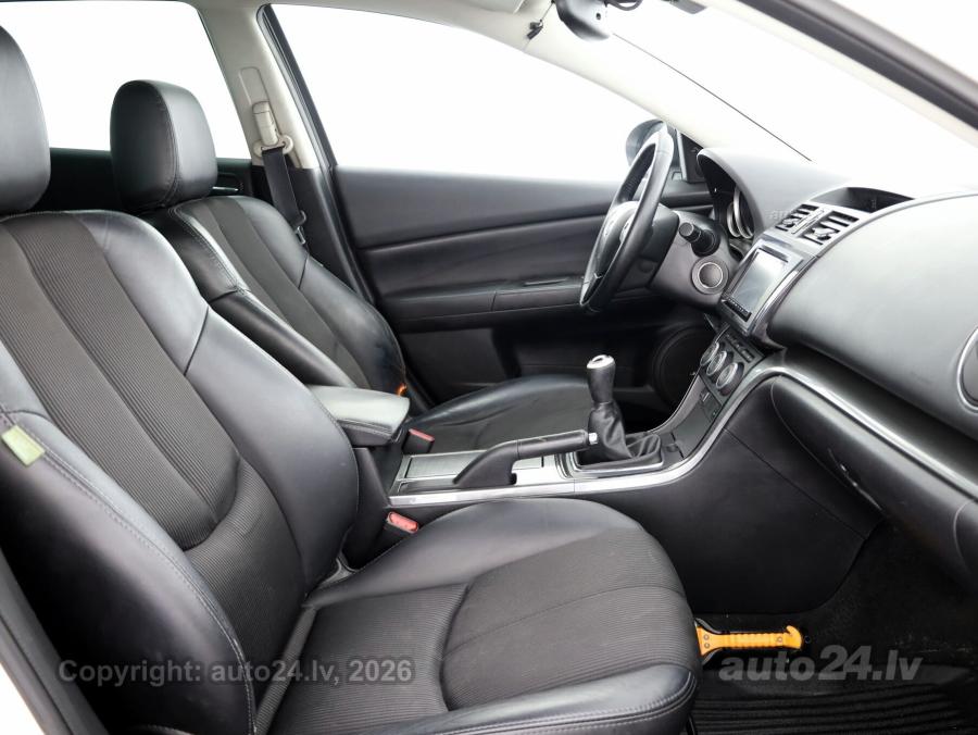 White Mazda 6 2011 in Tallinn, with an engine capacity of 2.20 L and mileage of 269 thousand km for 1999 €, photo 7 on AUTOMOTO.COM.LV