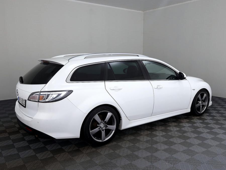 White Mazda 6 2011 in Tallinn, with an engine capacity of 2.20 L and mileage of 269 thousand km for 1999 €, photo 4 on AUTOMOTO.COM.LV