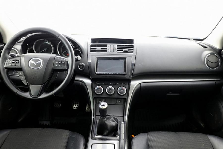 White Mazda 6 2011 in Tallinn, with an engine capacity of 2.20 L and mileage of 269 thousand km for 1999 €, photo 6 on AUTOMOTO.COM.LV