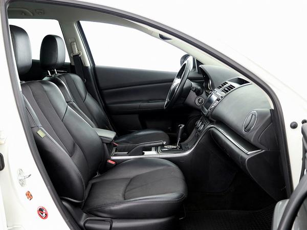 White Mazda 6 2011 in Tallinn, with an engine capacity of 2.00 L and mileage of 343 thousand km for 1899 €, photo 6 on AUTOMOTO.COM.LV