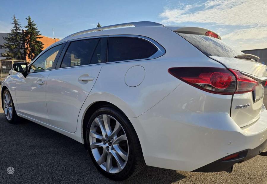 White Mazda 6 2013 in Marijampole, with an engine capacity of 2.18 L and mileage of 283 thousand km for 5200 €, photo 9 on AUTOMOTO.COM.LV