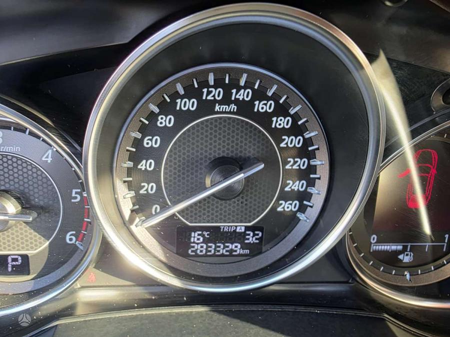 White Mazda 6 2013 in Marijampole, with an engine capacity of 2.18 L and mileage of 283 thousand km for 5200 €, photo 18 on AUTOMOTO.COM.LV