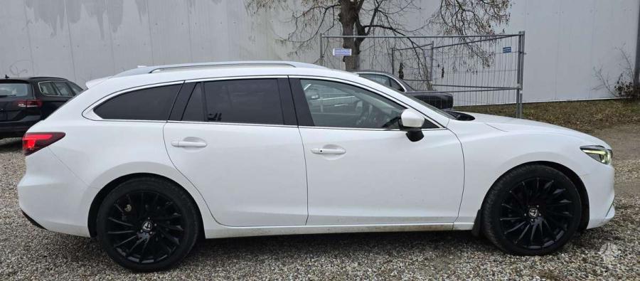 White Mazda 6 2016 in Kaunas, with an engine capacity of 2.19 L and mileage of 304 thousand km for 6990 €, photo 4 on AUTOMOTO.COM.LV