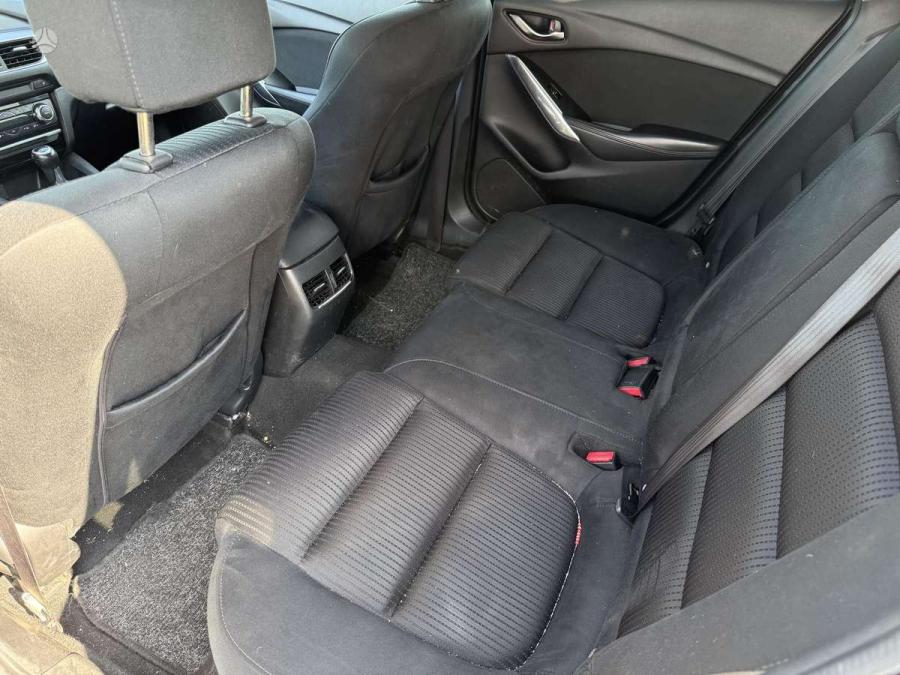 White Mazda 6 2017 in Vilnius, with an engine capacity of 2.19 L and mileage of 305 thousand km for 2150 €, photo 7 on AUTOMOTO.COM.LV