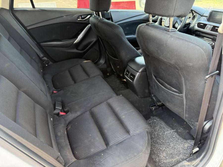 White Mazda 6 2017 in Vilnius, with an engine capacity of 2.19 L and mileage of 305 thousand km for 2150 €, photo 8 on AUTOMOTO.COM.LV