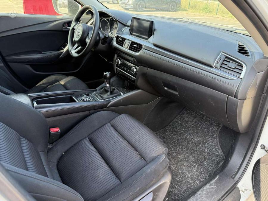 White Mazda 6 2017 in Vilnius, with an engine capacity of 2.19 L and mileage of 305 thousand km for 2150 €, photo 10 on AUTOMOTO.COM.LV