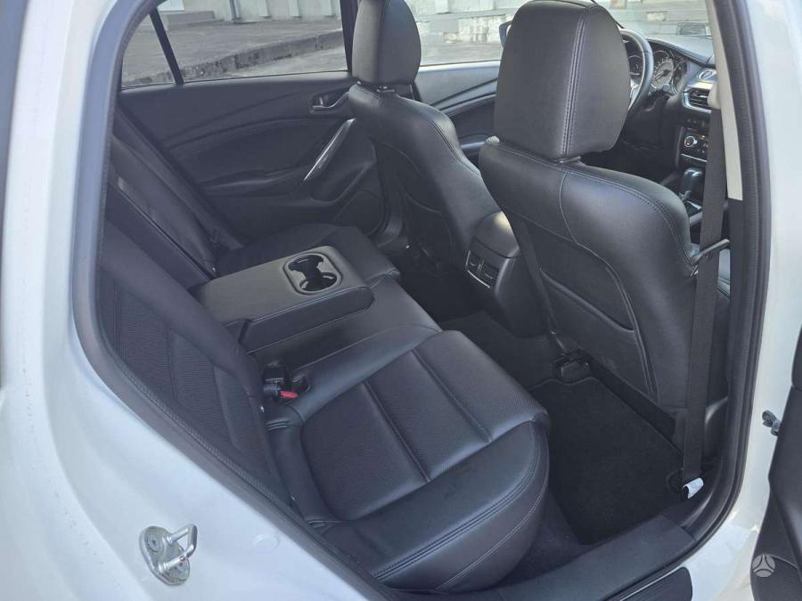 White Mazda 6 2018 in Taurage, with an engine capacity of 2.20 L and mileage of 186 thousand km for 7800 €, photo 17 on AUTOMOTO.COM.LV