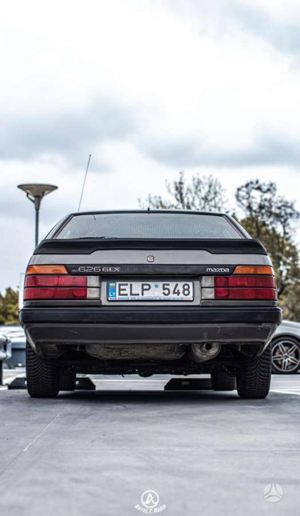 Melns Mazda 626 1986 Viļņa, ar dzinēja tilpumu 1.98 L un nobraukumu 221 tūkst. km par 2100 €, foto 5 vietnē AUTOMOTO.COM.LV