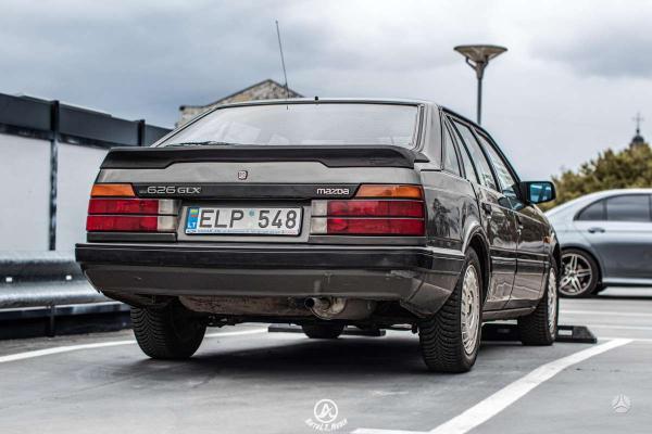 Melns Mazda 626 1986 Viļņa, ar dzinēja tilpumu 1.98 L un nobraukumu 221 tūkst. km par 2100 €, foto 7 vietnē AUTOMOTO.COM.LV