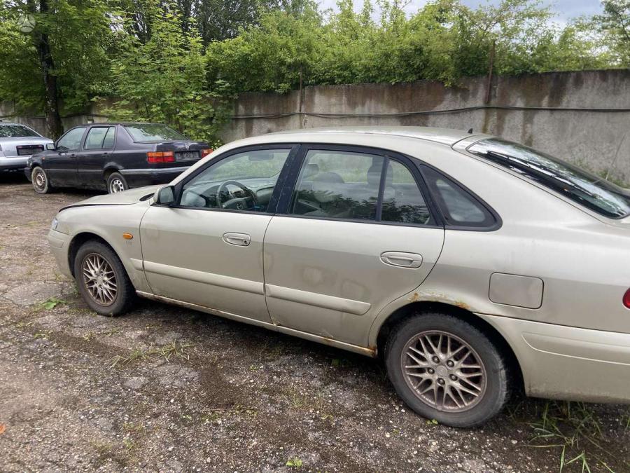 Yellow Mazda 626 2000 in Kaunas, with an engine capacity of 1.84 L and mileage of 220 thousand km for 999 €, photo 6 on AUTOMOTO.COM.LV