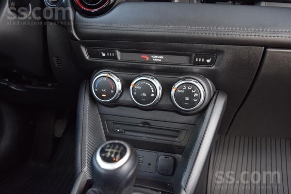 Black Mazda CX-3 2018 in Riga, with an engine capacity of 2.00 L and mileage of 90 thousand km for 12500 €, photo 5 on AUTOMOTO.COM.LV