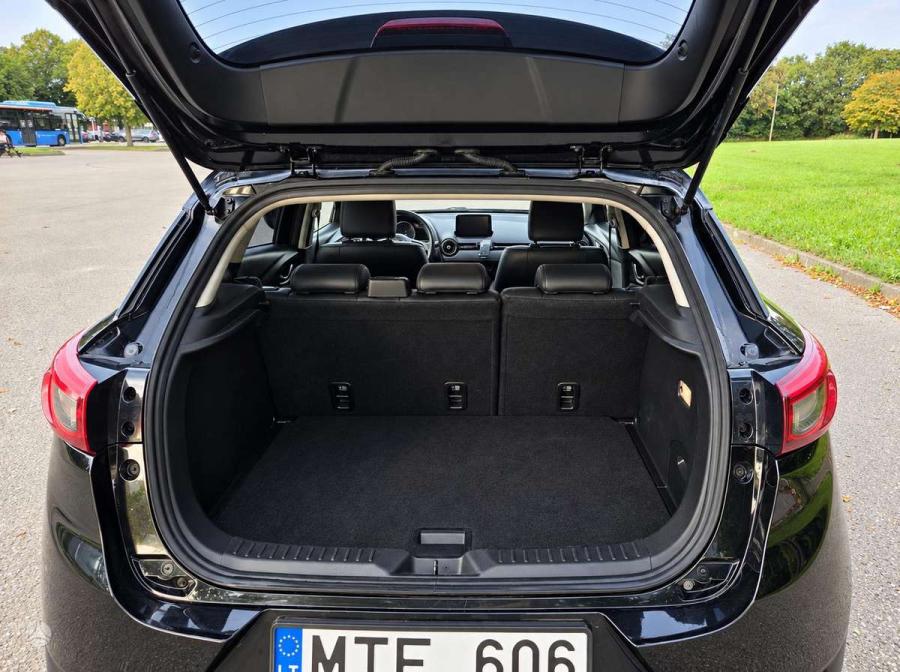 Black Mazda CX-3 2018 in Klaipeda, with an engine capacity of 2.00 L and mileage of 129 thousand km for 12500 €, photo 7 on AUTOMOTO.COM.LV