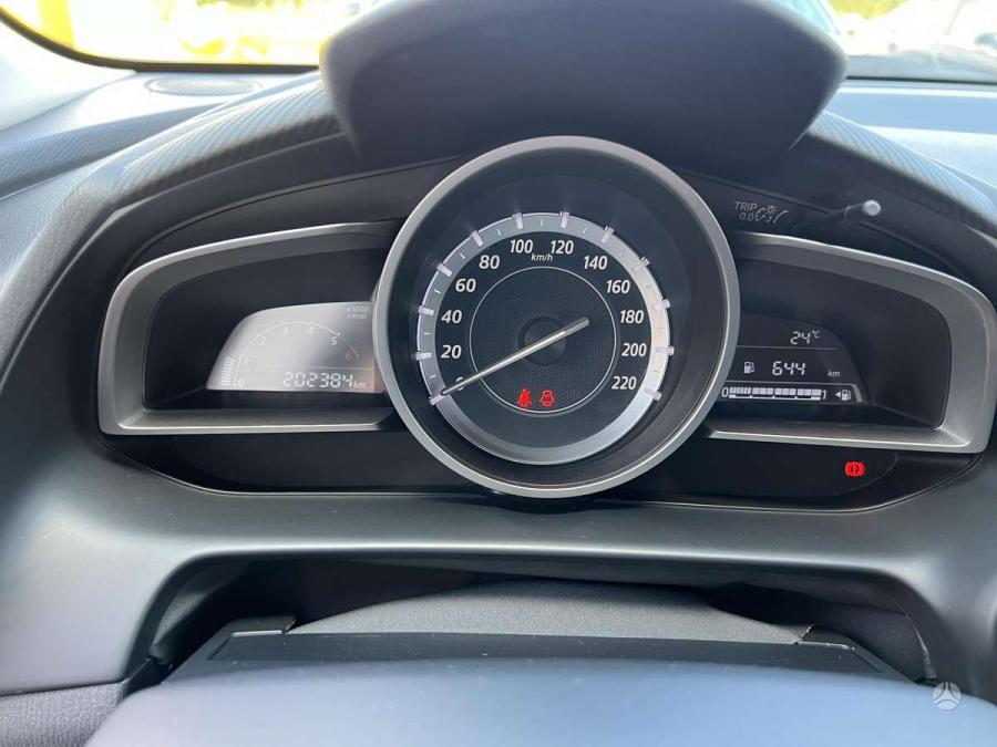 Grey Mazda CX-3 2015 in Vilnius, with an engine capacity of 1.50 L and mileage of 210 thousand km for 6900 €, photo 12 on AUTOMOTO.COM.LV