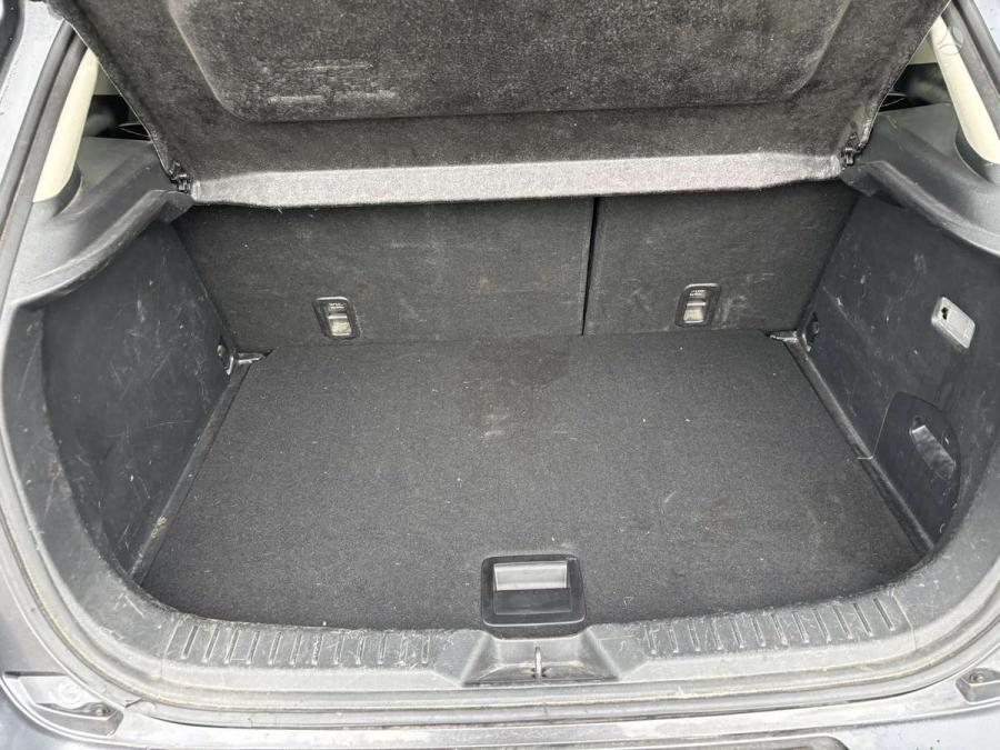 Grey Mazda CX-3 2016 in Taurage, with an engine capacity of 1.50 L and mileage of 228 thousand km for 6900 €, photo 26 on AUTOMOTO.COM.LV