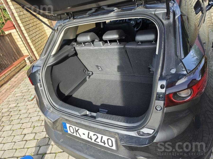 Grey Mazda CX-3 2019 in Riga, with an engine capacity of 2.00 L and mileage of 90 thousand km for 17500 €, photo 9 on AUTOMOTO.COM.LV