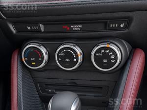 Red Mazda CX-3 2016 in Riga, with an engine capacity of 1.50 L and mileage of 176 thousand km for 10450 €, photo 14 on AUTOMOTO.COM.LV