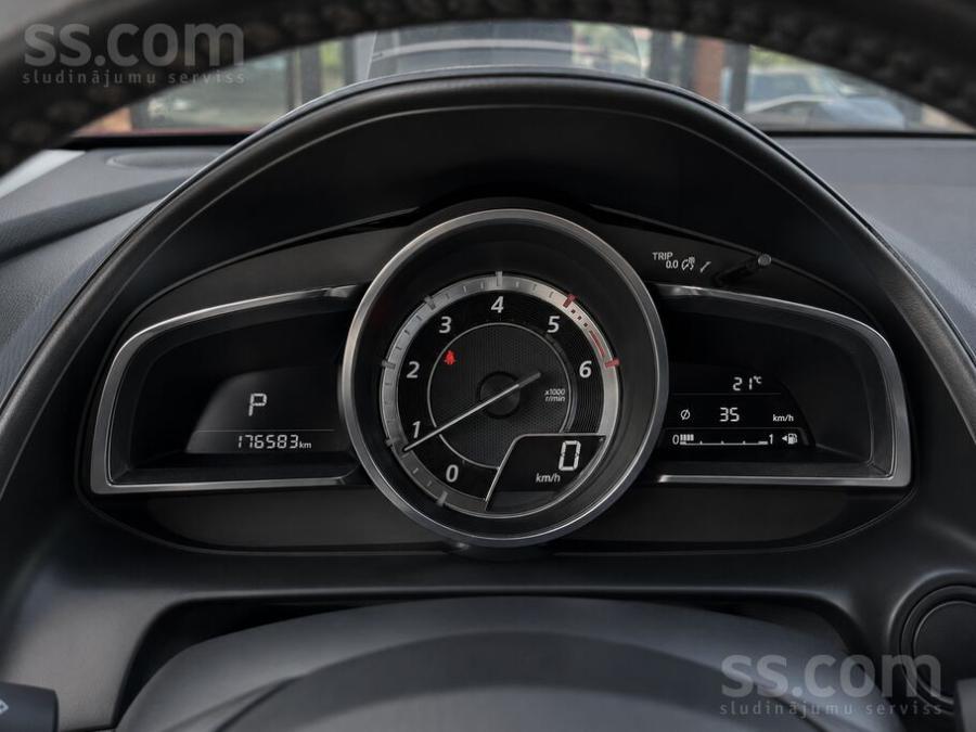 Red Mazda CX-3 2016 in Riga, with an engine capacity of 1.50 L and mileage of 176 thousand km for 10450 €, photo 26 on AUTOMOTO.COM.LV