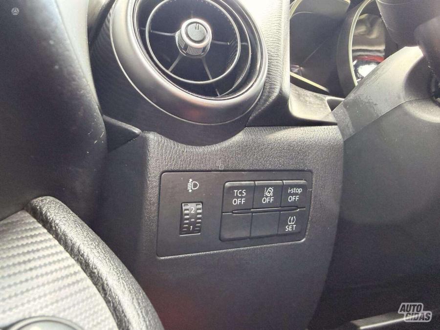 Sarkans Mazda CX-3 2018 Viļņa, ar dzinēja tilpumu 2.00 L un nobraukumu 28 tūkst. km par 12500 €, foto 25 vietnē AUTOMOTO.COM.LV
