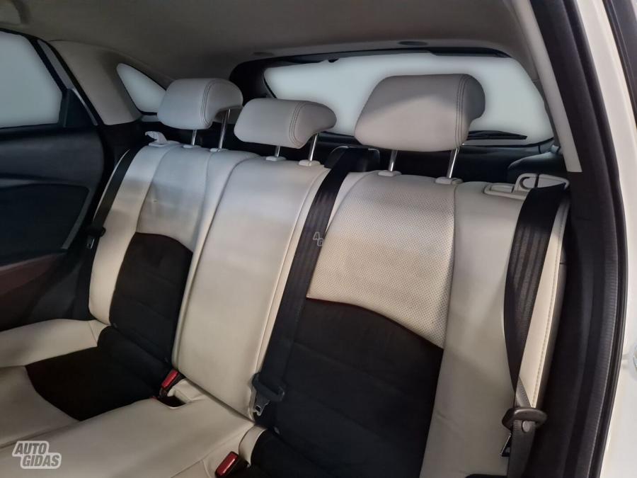 White Mazda CX-3 2016 in Vilnius, with an engine capacity of 2.00 L and mileage of 125 thousand km for 14000 €, photo 17 on AUTOMOTO.COM.LV