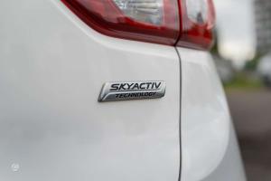 White Mazda CX-3 2017 in Vilnius, with an engine capacity of 2.00 L and mileage of 116 thousand km for 12900 €, photo 16 on AUTOMOTO.COM.LV