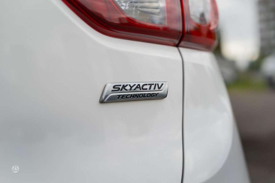 White Mazda CX-3 2017 in Vilnius, with an engine capacity of 2.00 L and mileage of 116 thousand km for 12900 €, photo 16 on AUTOMOTO.COM.LV