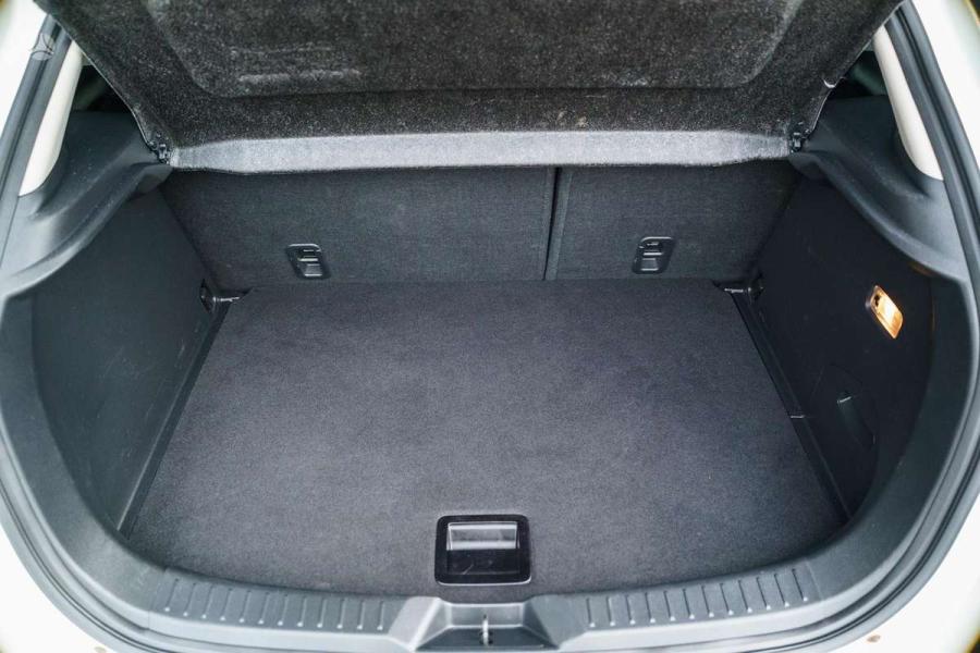 White Mazda CX-3 2017 in Vilnius, with an engine capacity of 2.00 L and mileage of 116 thousand km for 12900 €, photo 39 on AUTOMOTO.COM.LV
