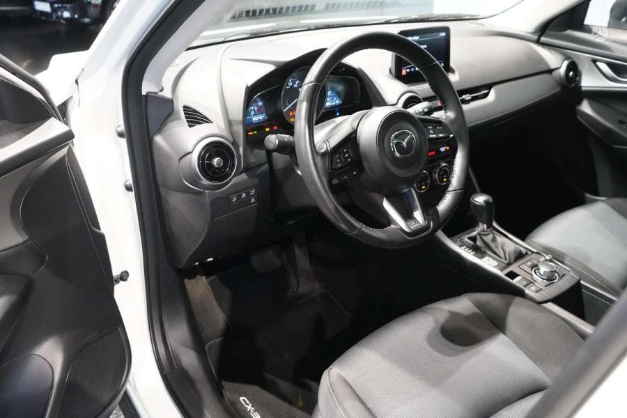 White Mazda CX-3 2018 in Vilnius, with an engine capacity of 2.00 L and mileage of 90 thousand km for 14900 €, photo 9 on AUTOMOTO.COM.LV