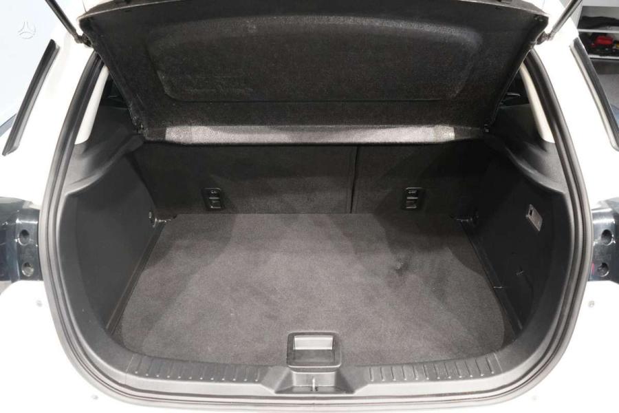 White Mazda CX-3 2018 in Vilnius, with an engine capacity of 2.00 L and mileage of 90 thousand km for 14900 €, photo 14 on AUTOMOTO.COM.LV