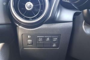 White Mazda CX-3 2018 in Siauliai, with an engine capacity of 1.76 L and mileage of 190 thousand km for 8200 €, photo 16 on AUTOMOTO.COM.LV