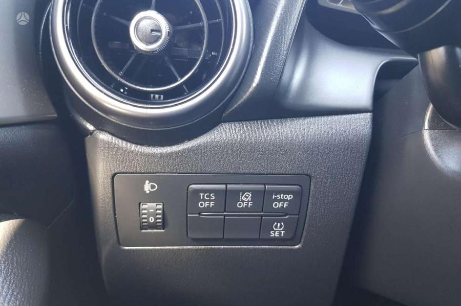 White Mazda CX-3 2018 in Siauliai, with an engine capacity of 1.76 L and mileage of 190 thousand km for 8200 €, photo 16 on AUTOMOTO.COM.LV