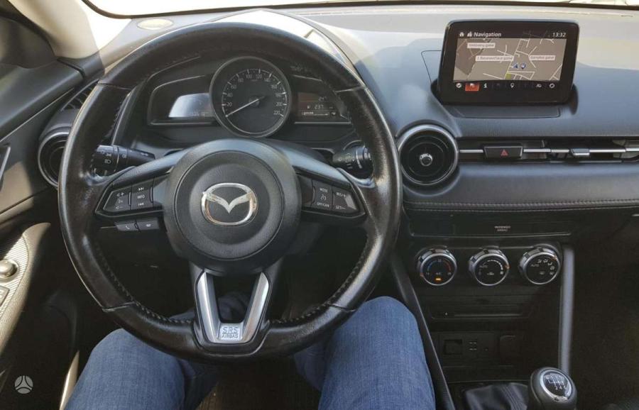 White Mazda CX-3 2018 in Siauliai, with an engine capacity of 1.76 L and mileage of 190 thousand km for 8200 €, photo 17 on AUTOMOTO.COM.LV