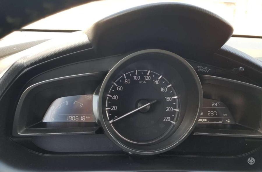 White Mazda CX-3 2018 in Siauliai, with an engine capacity of 1.76 L and mileage of 190 thousand km for 8200 €, photo 18 on AUTOMOTO.COM.LV
