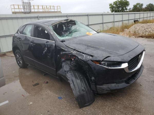 Black Mazda CX-30 2023 in Kaunas, with an engine capacity of 2.49 L and mileage of 67 thousand km for 8100 €, photo 3 on AUTOMOTO.COM.LV