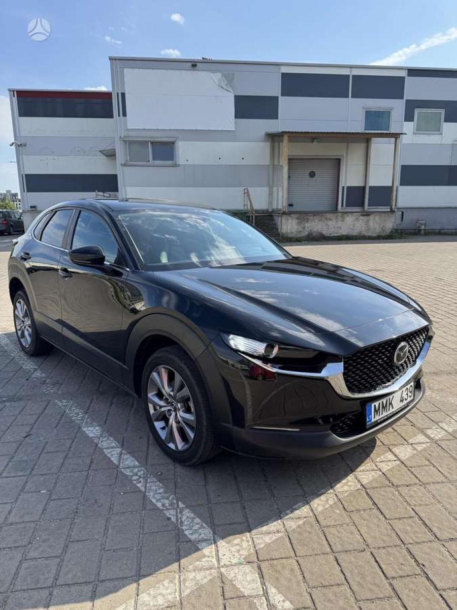 Black Mazda CX-30 2021 in Vilnius, with an engine capacity of 2.49 L and mileage of 79 thousand km for 16999 €, photo 3 on AUTOMOTO.COM.LV
