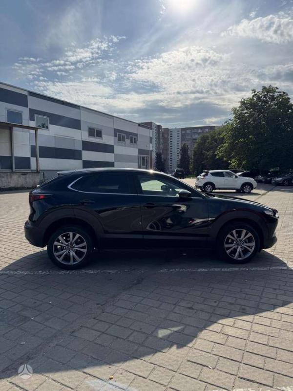 Black Mazda CX-30 2021 in Vilnius, with an engine capacity of 2.49 L and mileage of 79 thousand km for 16999 €, photo 6 on AUTOMOTO.COM.LV