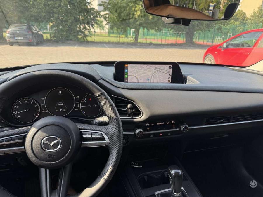 Black Mazda CX-30 2021 in Vilnius, with an engine capacity of 2.49 L and mileage of 79 thousand km for 16999 €, photo 8 on AUTOMOTO.COM.LV