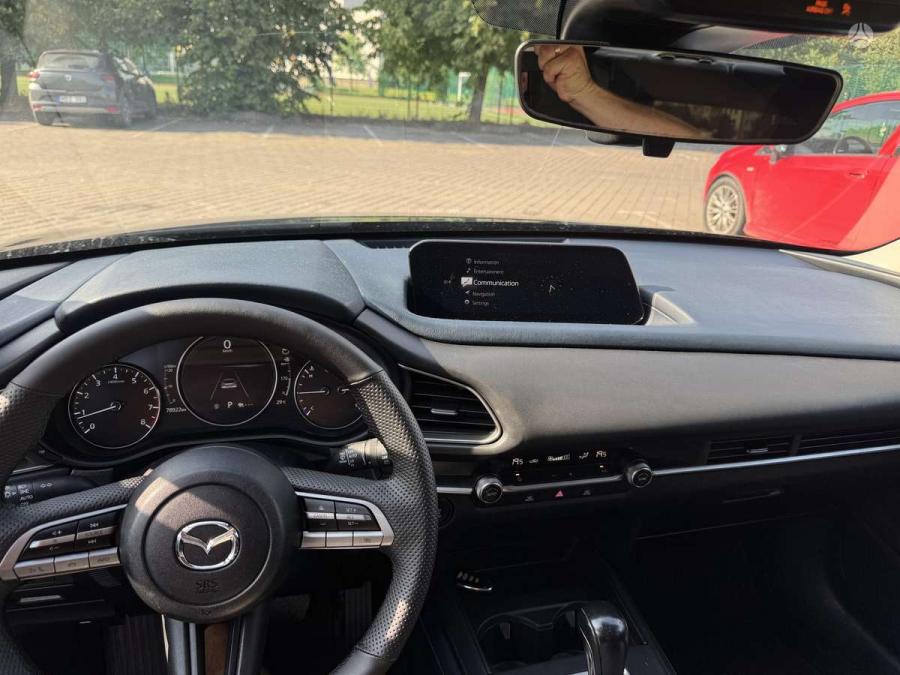 Black Mazda CX-30 2021 in Vilnius, with an engine capacity of 2.49 L and mileage of 79 thousand km for 16999 €, photo 9 on AUTOMOTO.COM.LV