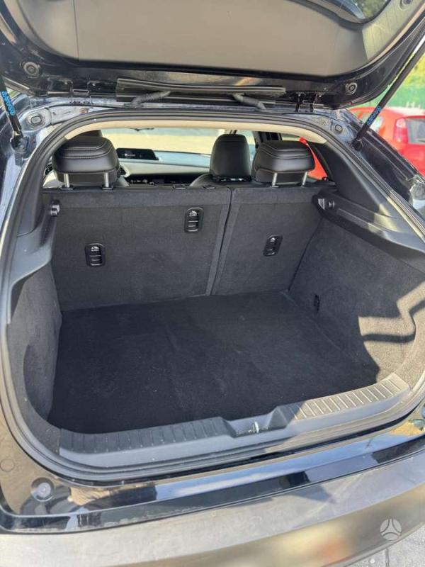 Black Mazda CX-30 2021 in Vilnius, with an engine capacity of 2.49 L and mileage of 79 thousand km for 16999 €, photo 9 on AUTOMOTO.COM.LV