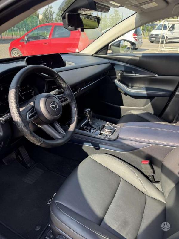 Black Mazda CX-30 2021 in Vilnius, with an engine capacity of 2.49 L and mileage of 79 thousand km for 16999 €, photo 10 on AUTOMOTO.COM.LV