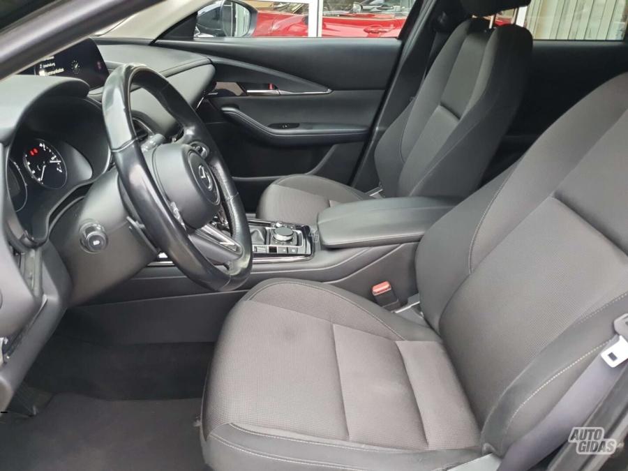 Black Mazda CX-30 2021 in Kaunas, with an engine capacity of 2.00 L and mileage of 46 thousand km for 25522 €, photo 10 on AUTOMOTO.COM.LV
