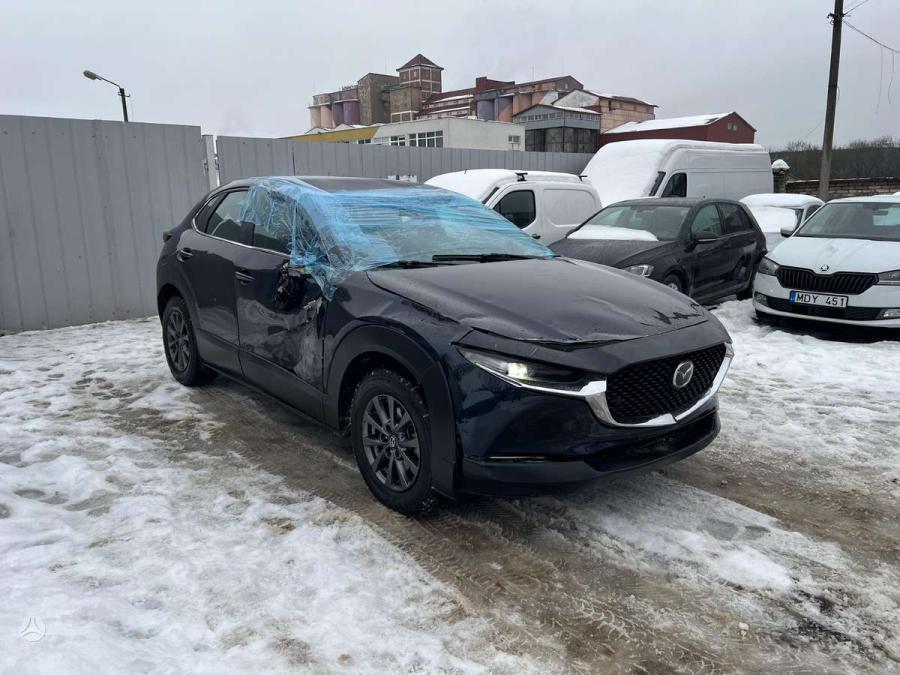 Blue Mazda CX-30 2023 in Kaunas, with an engine capacity of 2.00 L and mileage of 12 thousand km for 8800 €, photo 2 on AUTOMOTO.COM.LV