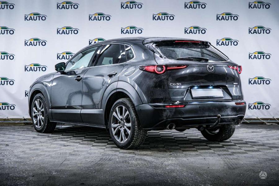Grey Mazda CX-30 2020 in Kaunas, with an engine capacity of 2.00 L and mileage of 211 thousand km for 12990 €, photo 4 on AUTOMOTO.COM.LV