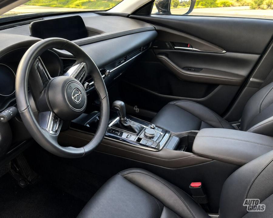 Grey Mazda CX-30 2021 in Radviliskis, with an engine capacity of 2.50 L and mileage of 25 thousand km for 16100 €, photo 11 on AUTOMOTO.COM.LV