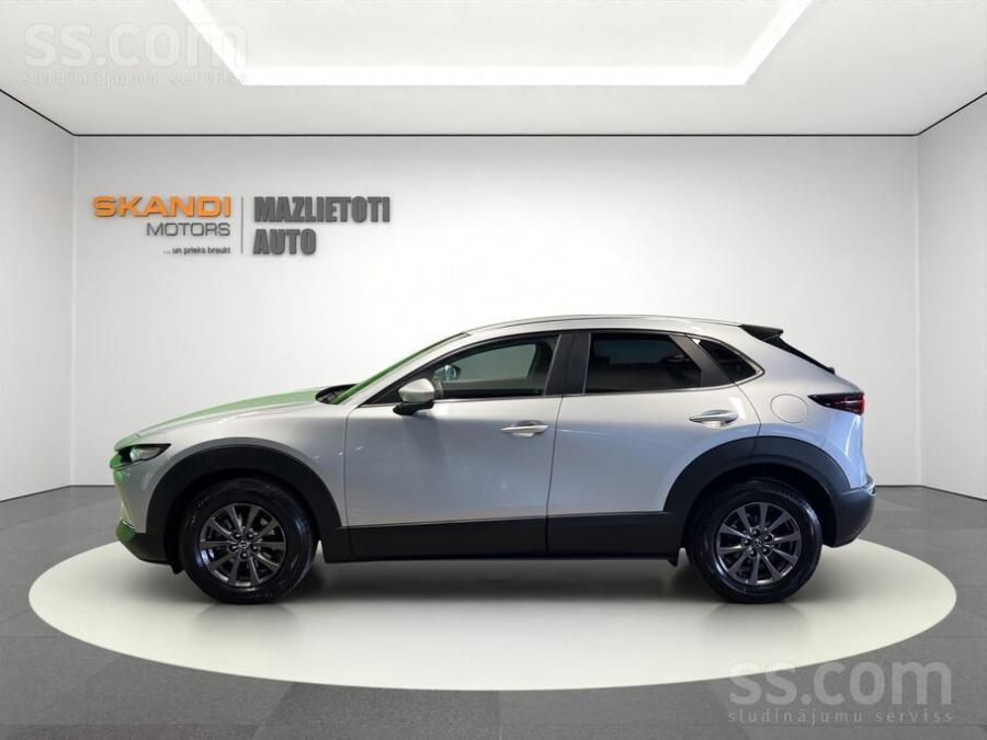 Grey Mazda CX-30 2023 in Riga, with an engine capacity of 2.00 L and mileage of 20 thousand km for 21490 €, photo 4 on AUTOMOTO.COM.LV