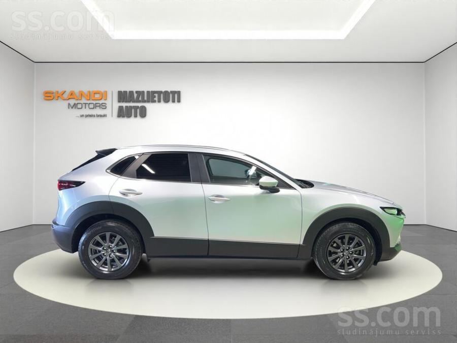 Grey Mazda CX-30 2023 in Riga, with an engine capacity of 2.00 L and mileage of 20 thousand km for 21490 €, photo 8 on AUTOMOTO.COM.LV