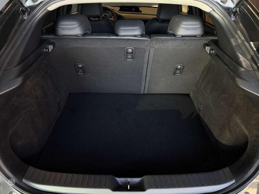 Grey Mazda CX-30 2024 in Kaunas, with an engine capacity of 2.49 L and mileage of 2 thousand km for 19990 €, photo 26 on AUTOMOTO.COM.LV